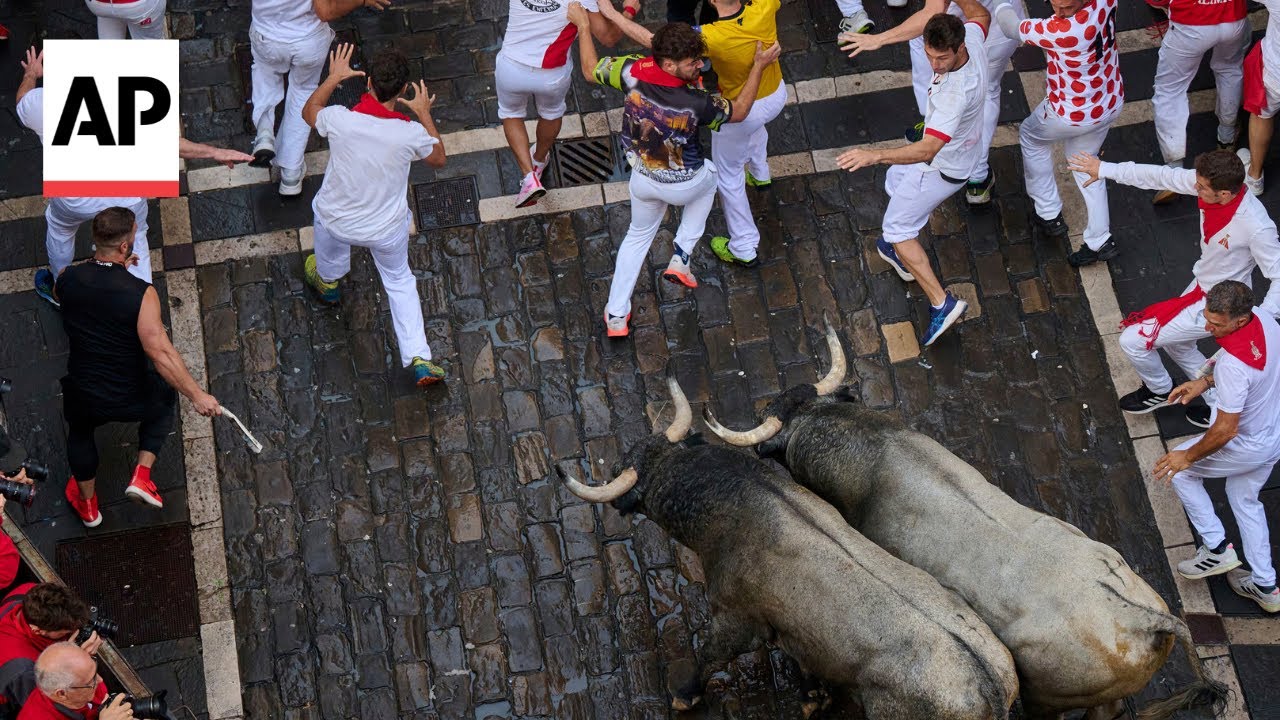 People run with charging bulls at Pamplona festival in Spain - YouTube