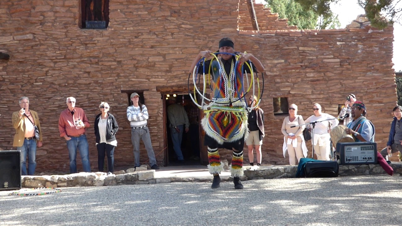 Navajo Hoop Dance - YouTube
