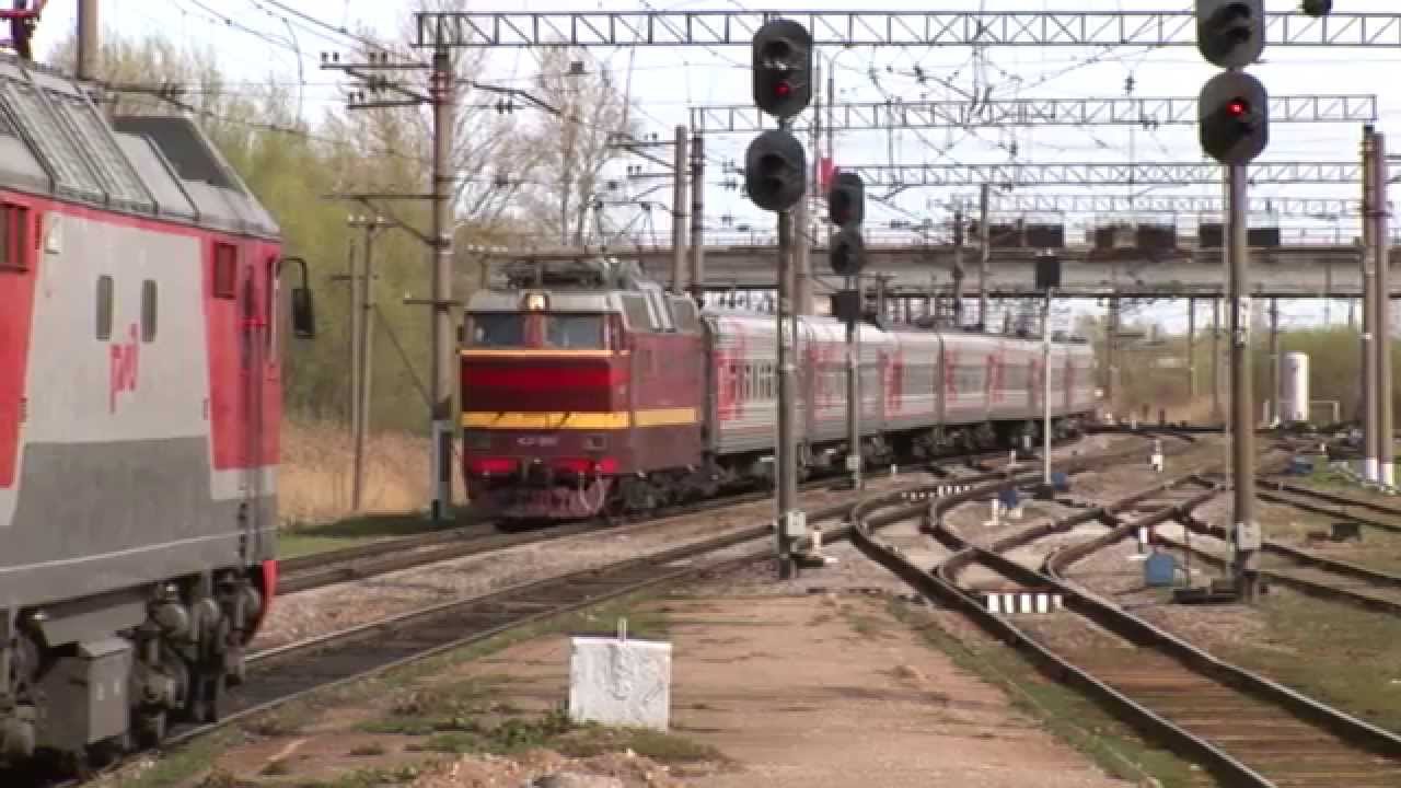 [RZD] ChS2T-955 with a train Moscow - Saint-Petersburg at Velikiy ...