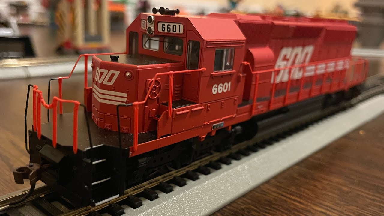 Running my ho scale Soo line SD40-2 - YouTube