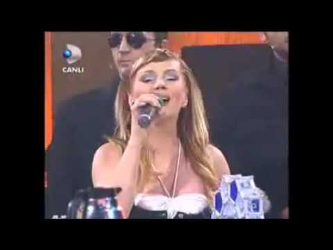 Yıldız Kaplan Sayende Canlı Performans