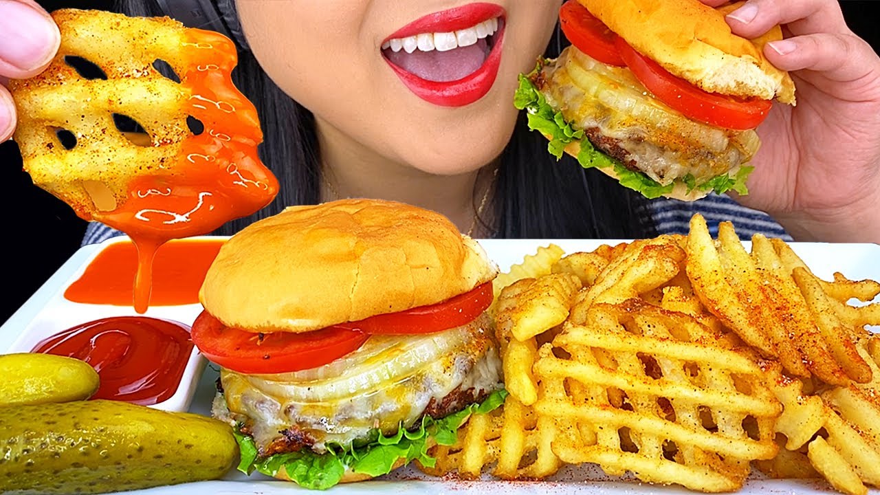 ASMR CHEESEBURGER AND WAFFLE FRIES *HOMEMADE* Eating Sounds (No TALKING ...
