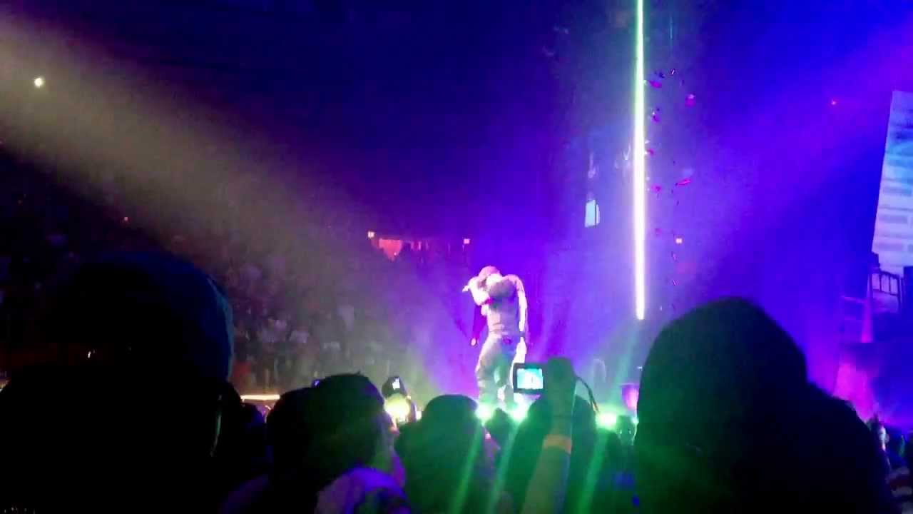 Tapout - Lil Wayne LIVE - YouTube