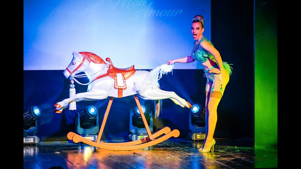 Lady Roberta Kent- The Little Crazy Horse- Burlesque - YouTube