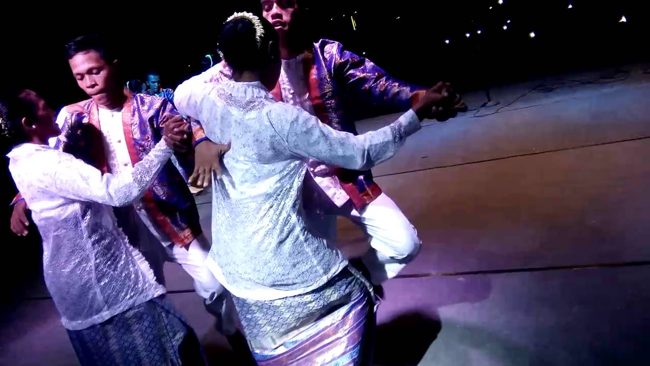 Katreji (Traditional Dance of Molucas) Patimura Day 2016 Aimas Sorong ...