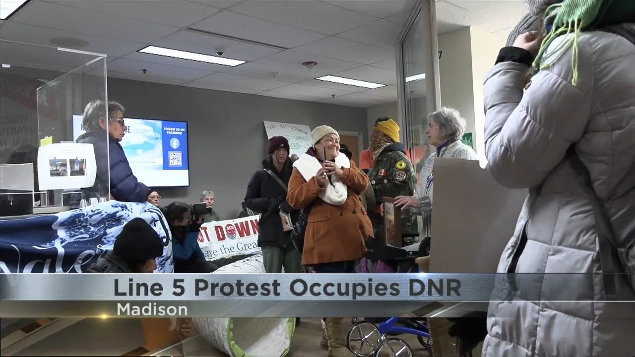 Activists occupy DNR offices, call for Line 5 oil pipeline permit ...