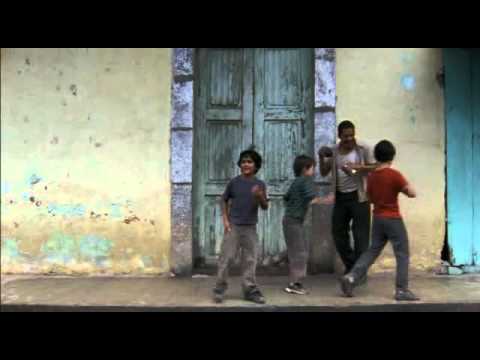 Voces inocentes Chava baila