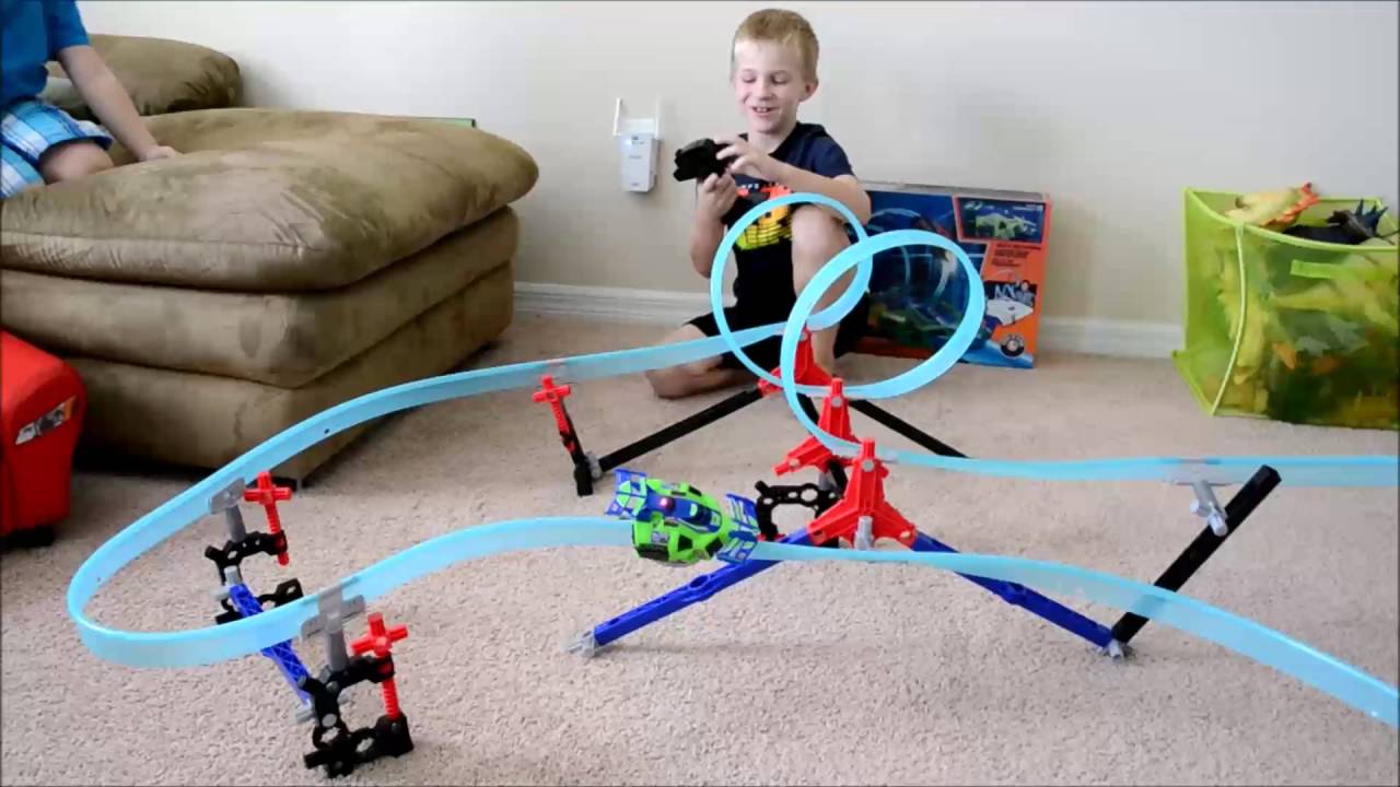 Lionel Mega Tracks Buildable Car Track - YouTube