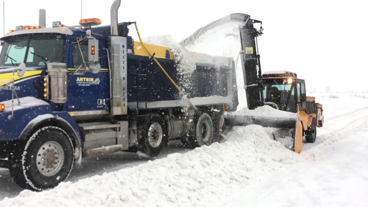 Trackless MT7 75” Ribbon Snowblower With Truck Loading Chute - YouTube