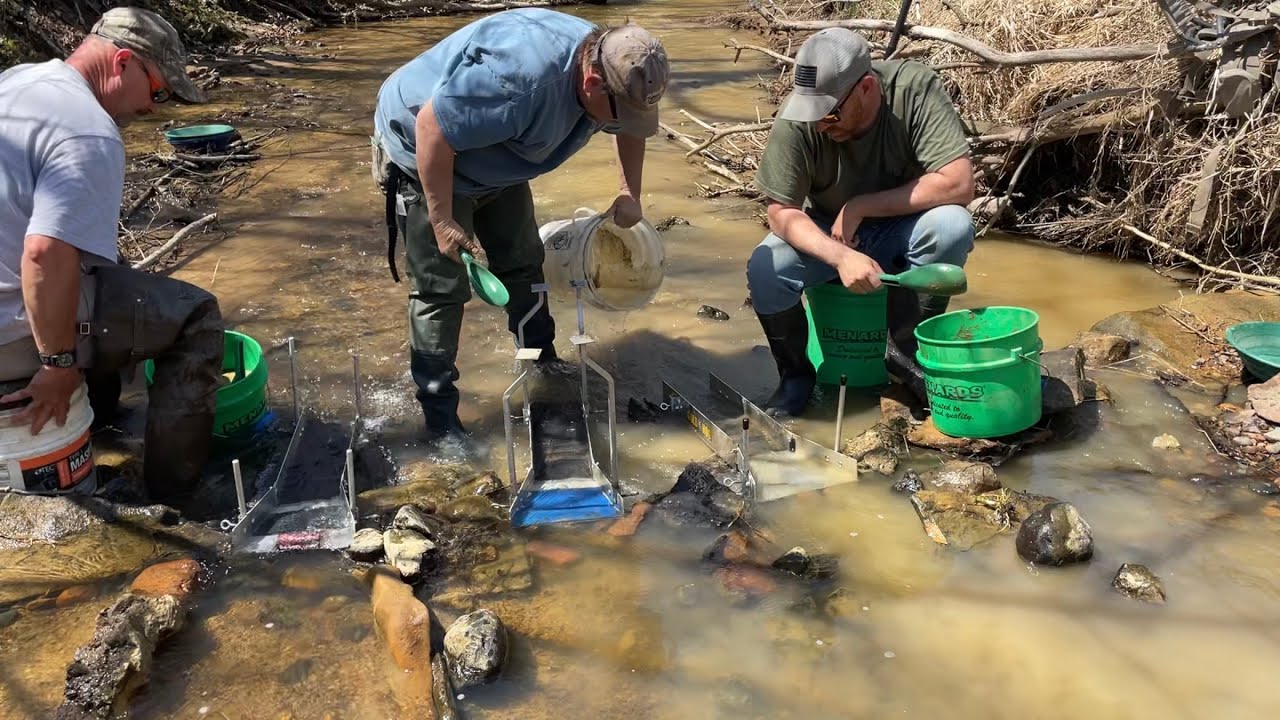 Mining for gold in Wisconsin - YouTube