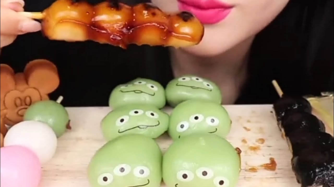 [REVERSED]: ASMR TOY STORY ALIEN MOCHI_ EATING SOUNDS MUKBANG #asmr # ...