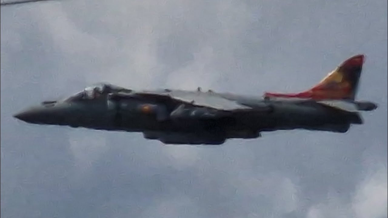 spanish harrier vtol above fairford. - YouTube
