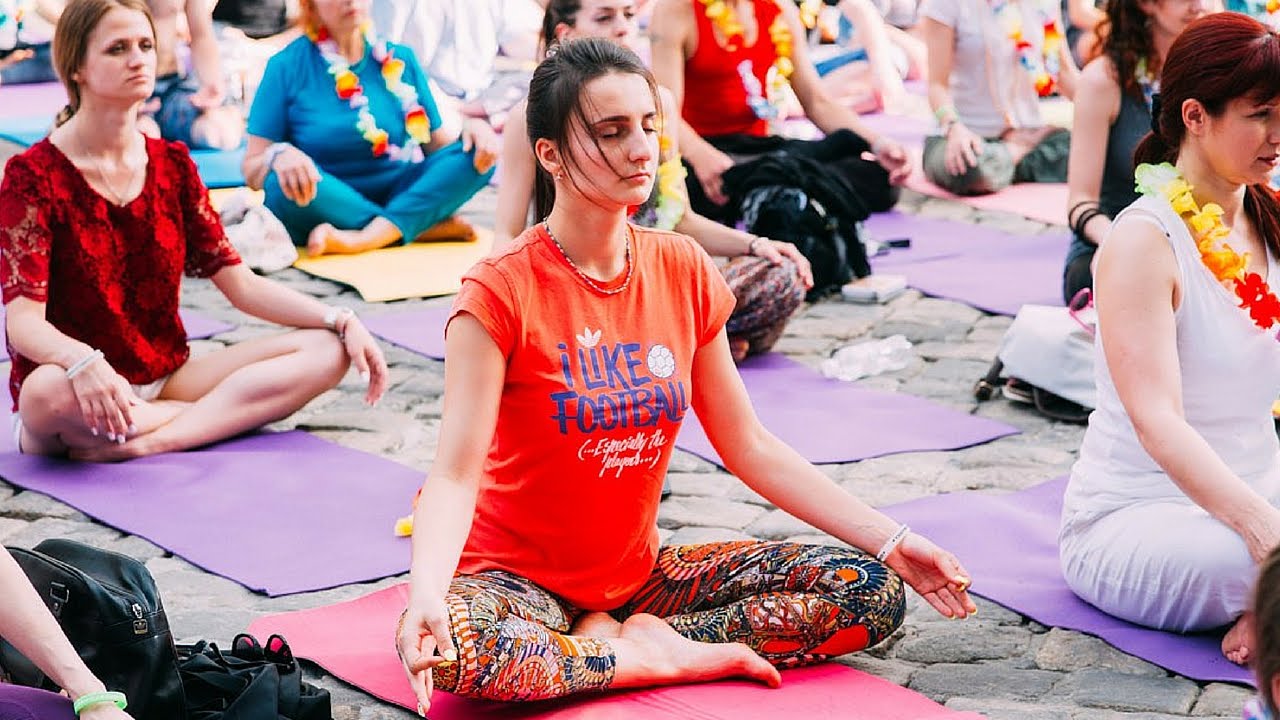 Kalindi&Yamuna Gauranga Meditation - Live at Lviv Yoga Day - YouTube