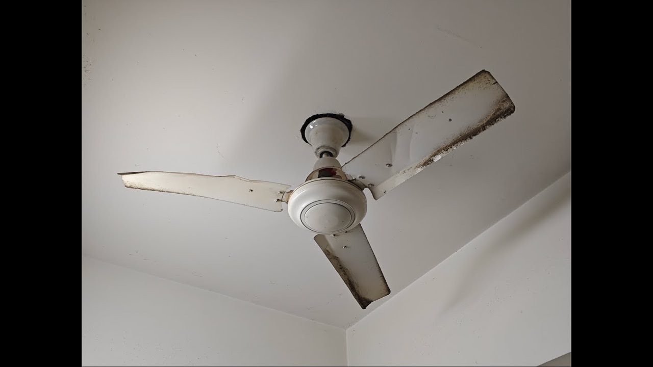 Econo ceiling fan (Bent blades) - YouTube