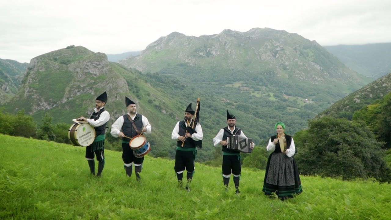 Así celebramos el Día de Asturias - YouTube