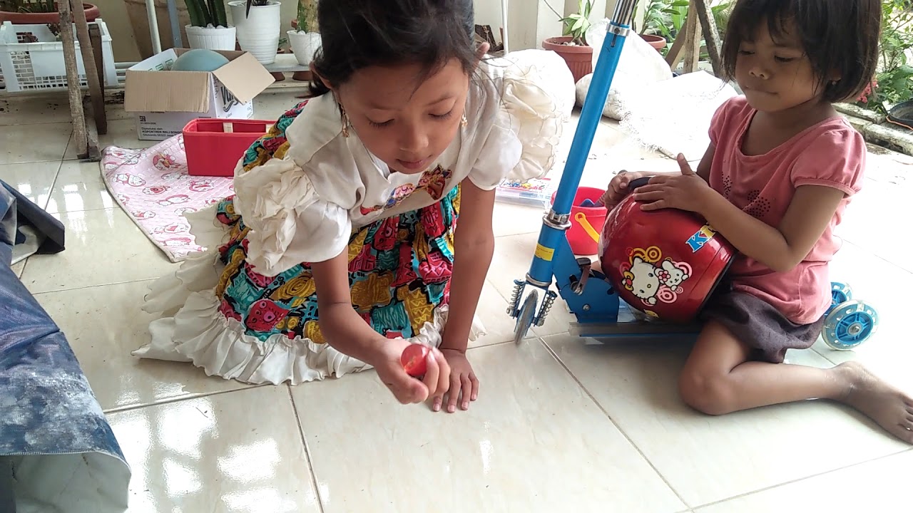 Serunya bermain bola bekel - YouTube