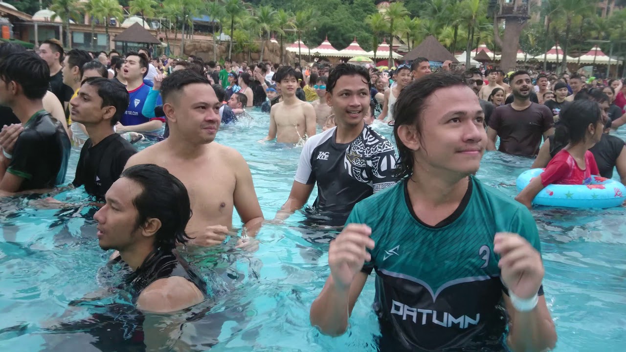 (Waterproof) Sunway Lagoon Surf Pool Wave Party - YouTube