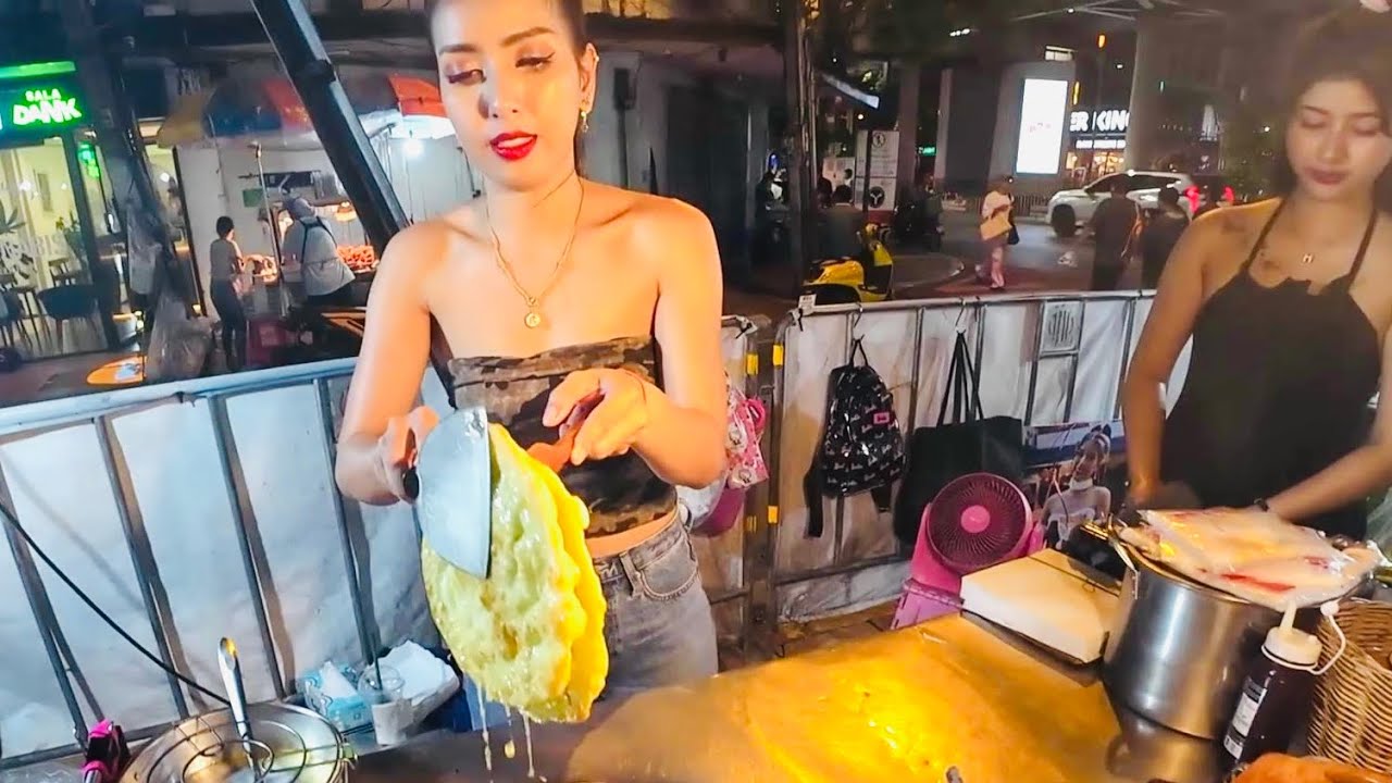 The Hottest Roti Lady Bangkok Puy With Her Sister Thai street food ...