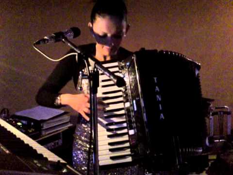 tania y su acordeon fonsagrada - YouTube