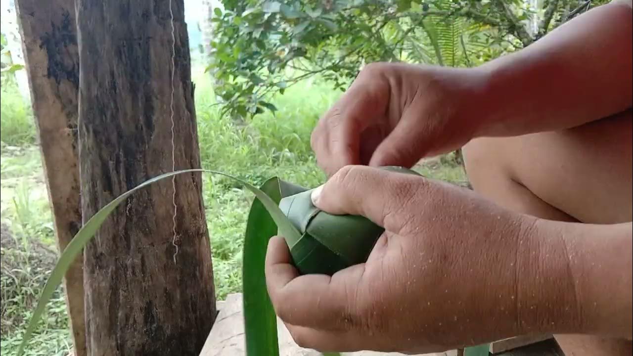 Paano gumawa ng bola gamit ang dahon ng niyog - YouTube