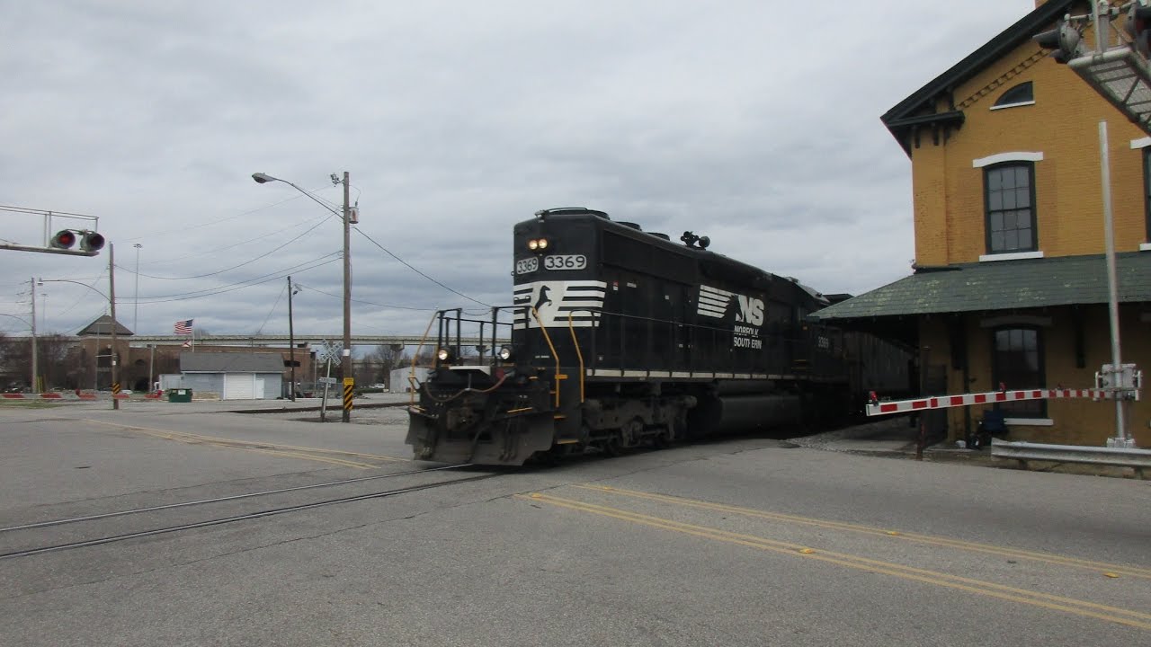NS 3369 pulls NS A81 through Huntsville, AL (1UW, LHF) - YouTube