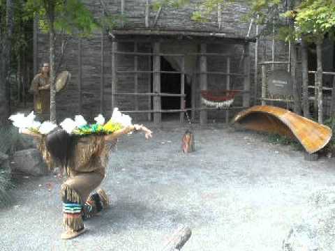 Huron-Wendat Dance at Wendake - YouTube