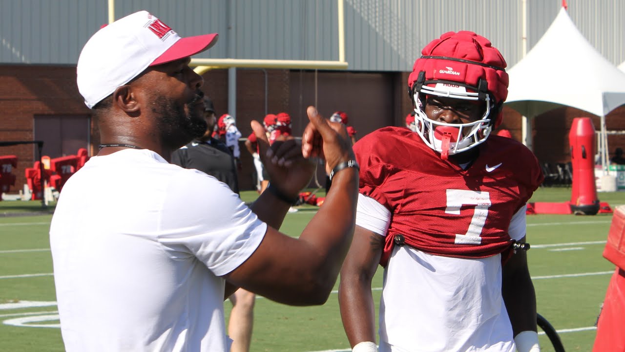 Video from Arkansas fall camp practice No. 3 - YouTube