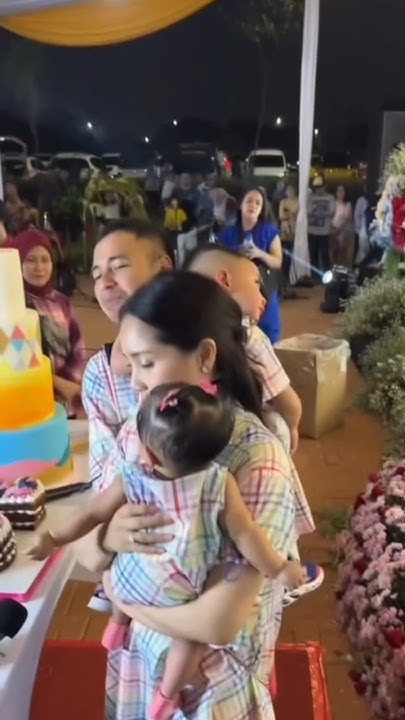 Tth sama aa pada anteng di gendong mama papa🤏#babylily#babyrans#baby#raffinagita#feedshort - YouTube