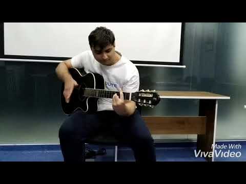 6 derse gitarada ferqli mahni ve ritmler ifa eden Murad bey