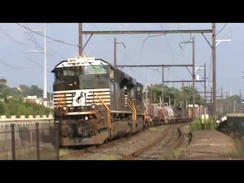 NS 2673 SD70M-2 Leads 17G at Norristown, PA - YouTube