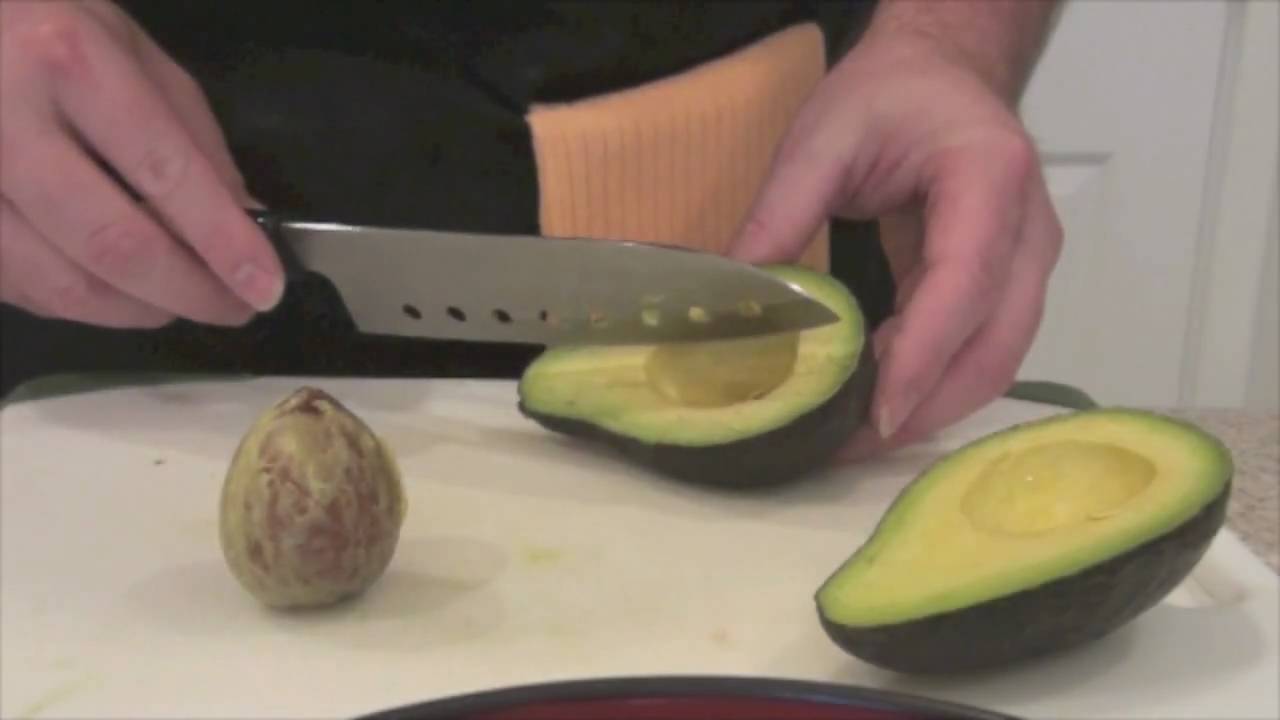 How to Slice an Avocado for Sushi - YouTube
