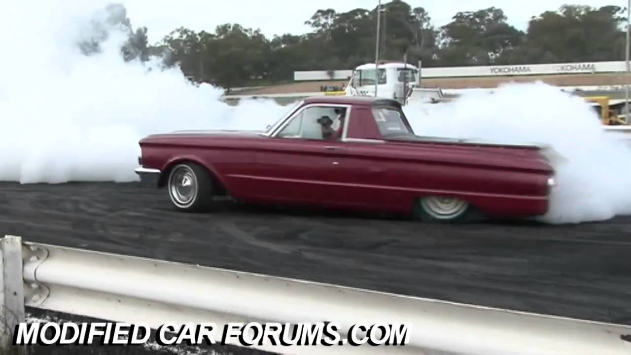Ford XP ute burnout at Performance Car Mania 2010 - YouTube