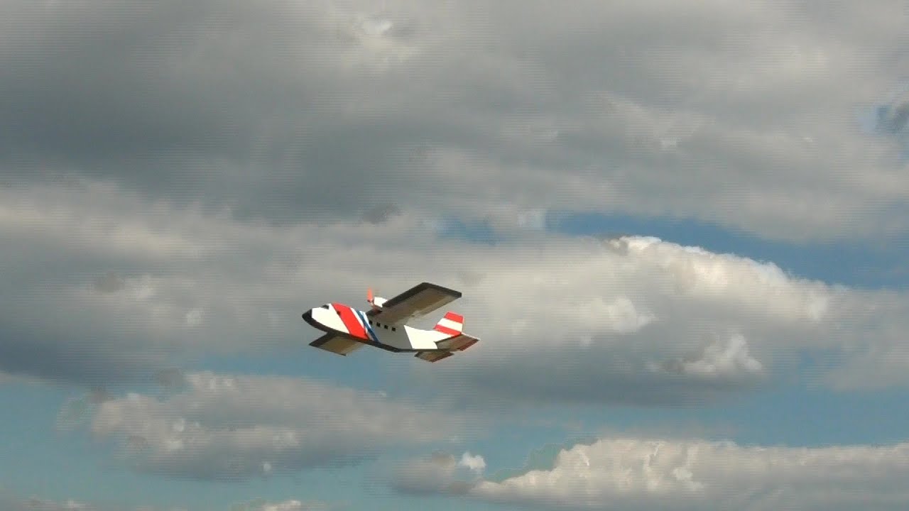 Twin Motor RC Plane - flying in the wind. (KFm3 wing profile). August 2 ...