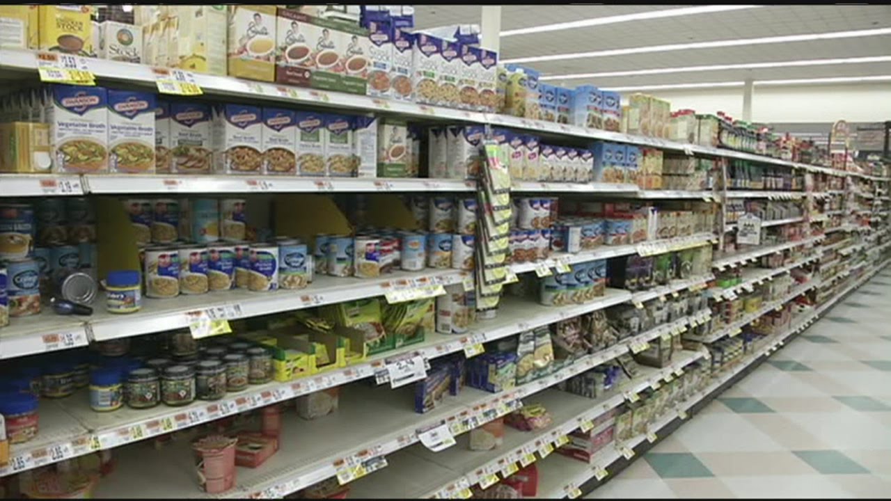 Shoppers clear out grocery stores before storm - YouTube
