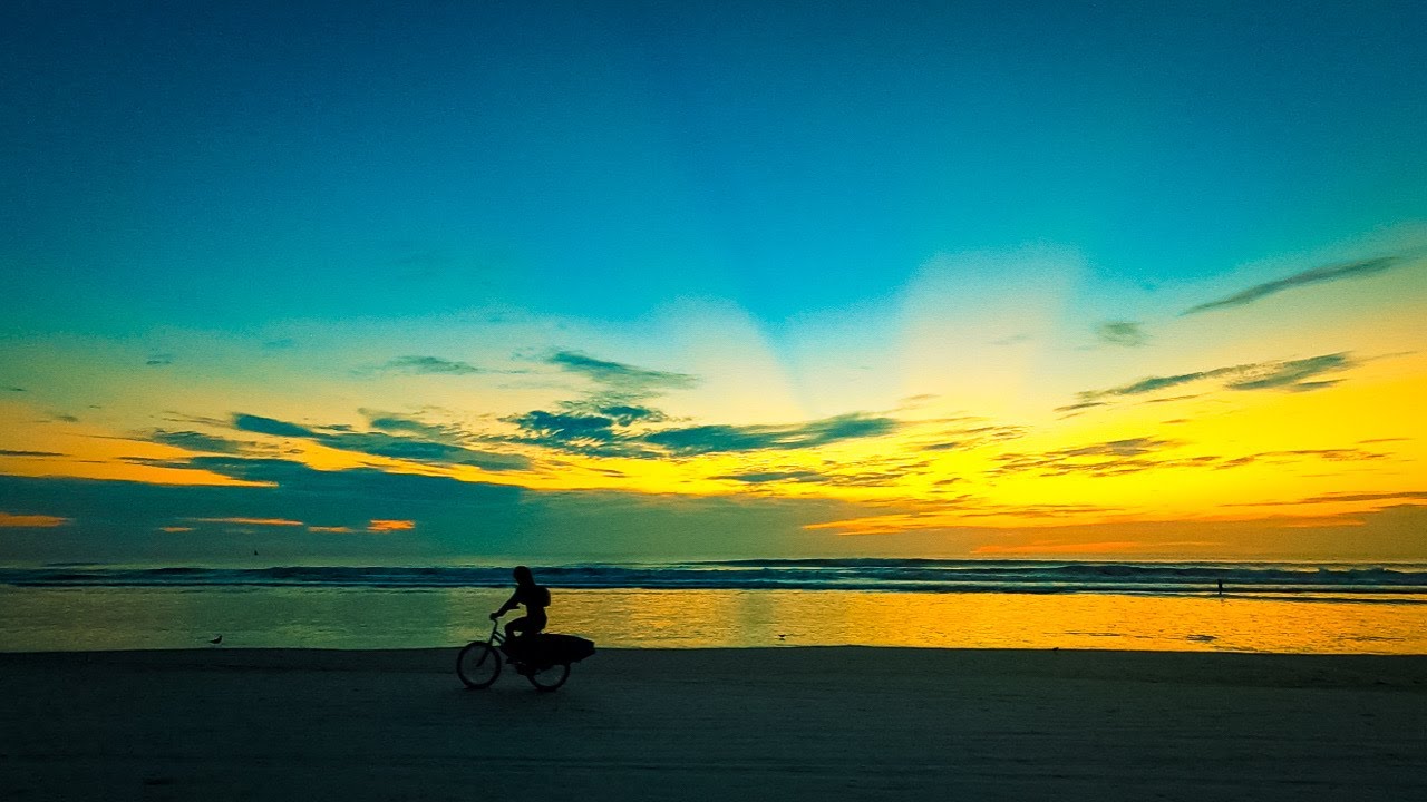 I Woke Up At 5am To Go To The Beach. Early Morning Sunrise On The Beach ...
