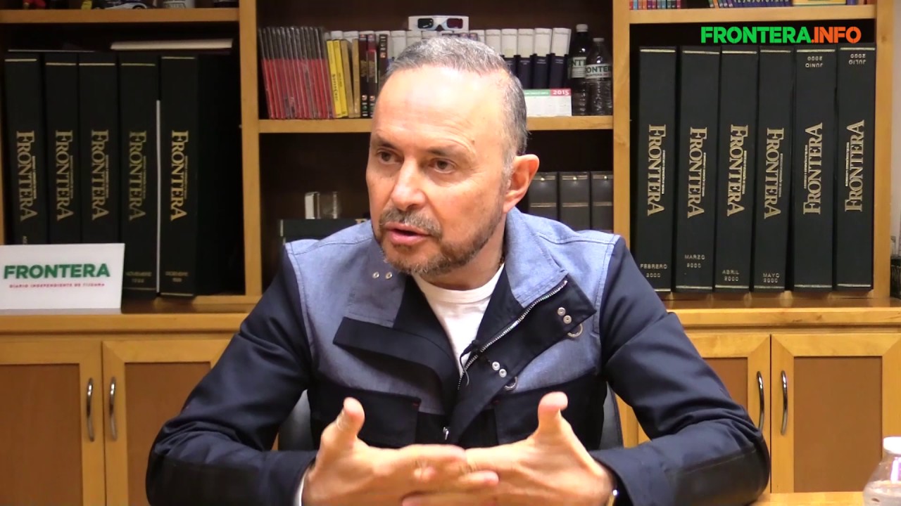 Fernando Castro Trenti dedicado a la política internacional - YouTube