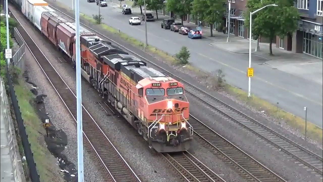(Northbound) BNSF Mixed Freight Train passes through 21ST Street. - YouTube
