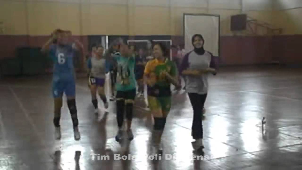 yola yuliana, latihan voli - YouTube