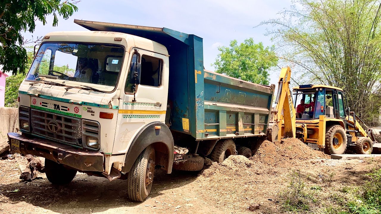 Tata 2518 Stuck In Mud Pulling Out Jcb 3dx Backhoe | Jcb Rescued Tata ...