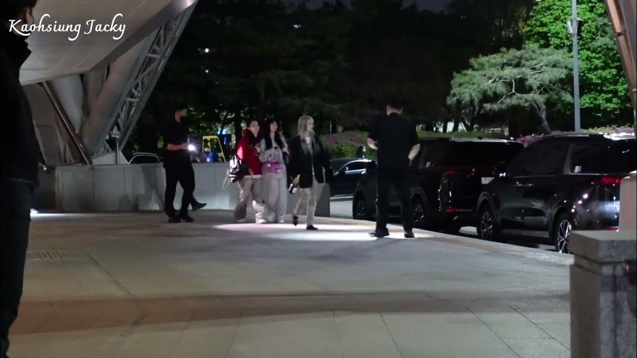 230416 TWICE (트와이스) KSPO DOME Leaving FanCam ＜Ready To Be＞ Seoul - YouTube