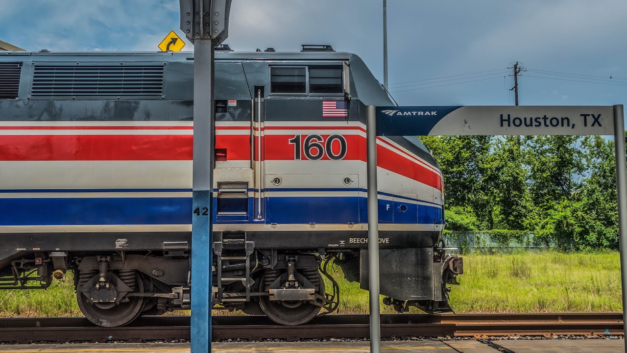 Railfanning Amtrak 160 in Houston with bonus military train SNOGL ...