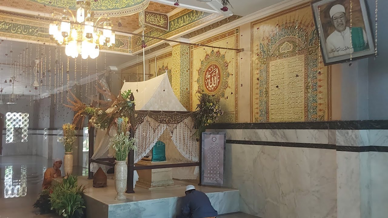 Ziarah Makam Abuya Al-Habib Hasan Baharun | Pendiri Ponpes Darullughah ...