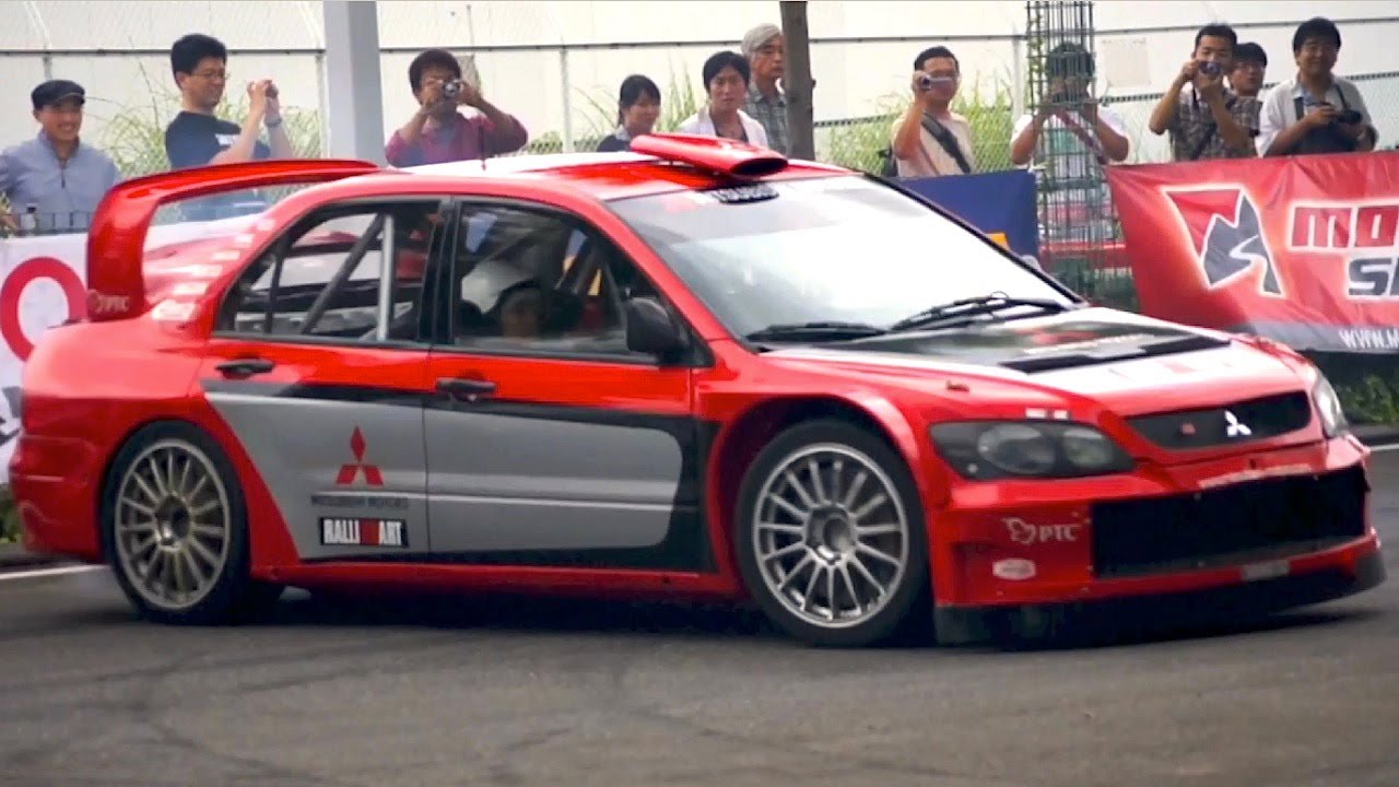 Mitsubishi Lancer WRC05 on tarmac - YouTube