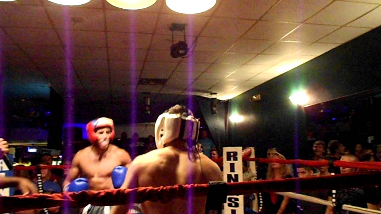 Sal Medina boxing fight 1 at Rack n Roll Round 1 - YouTube