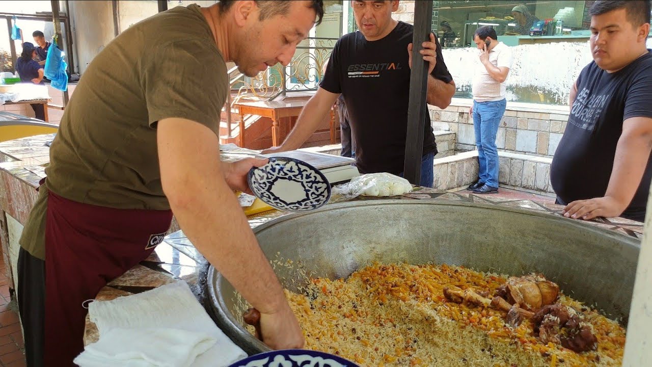 The famous Pilaf in the Pilaf Center Wedding Pilaf | famous street food ...