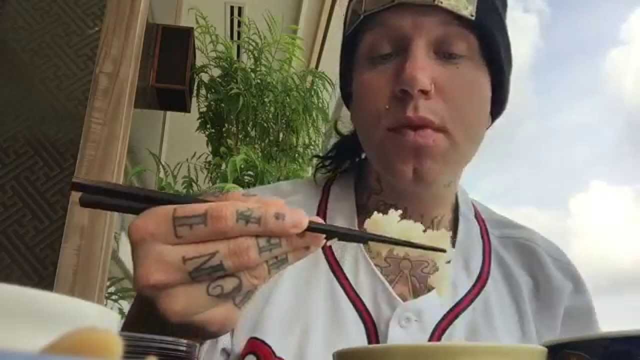 Fronz Eats Rice in Tokyo - YouTube