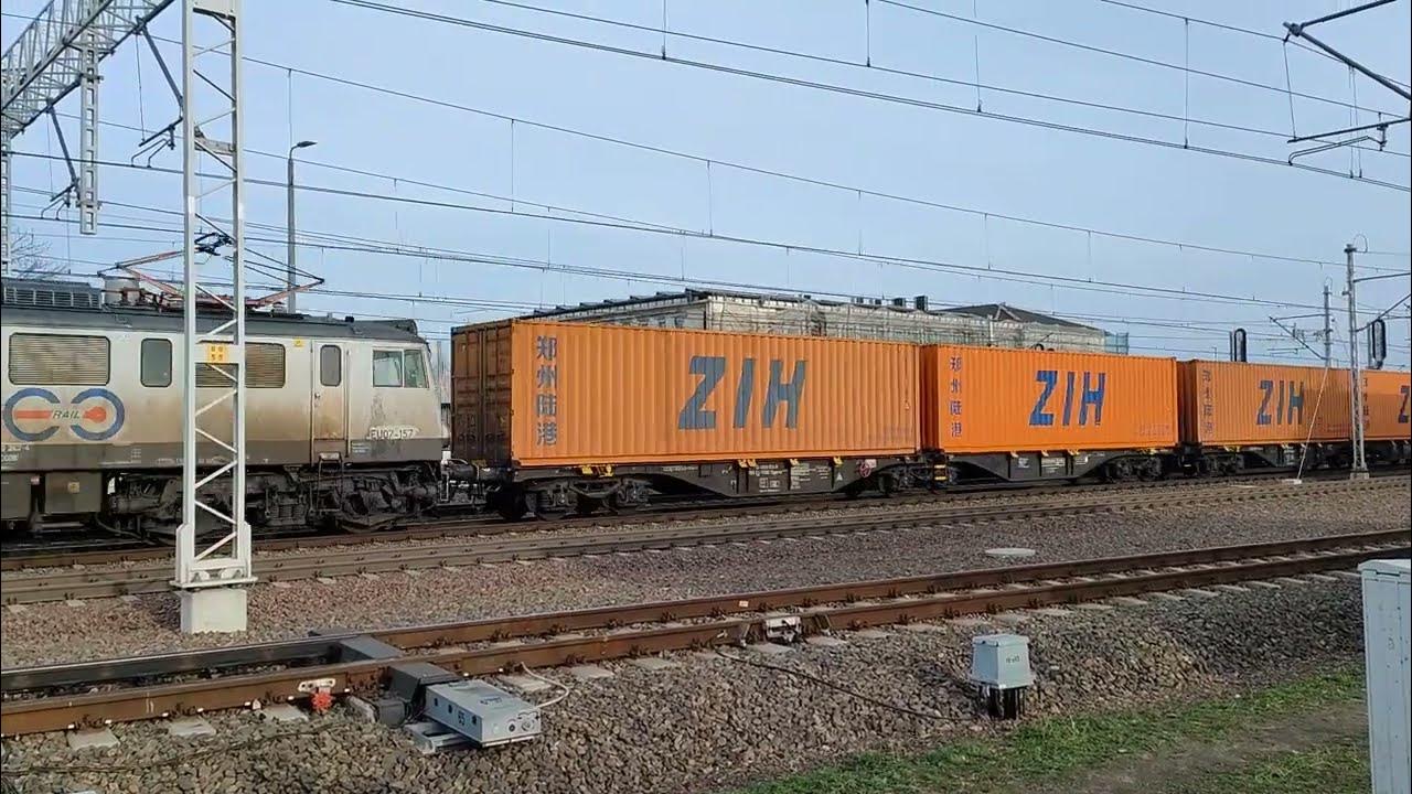 EU07-157 Ecco Rail z kontenerami. Łowicz Główny 23.02.2023. - YouTube