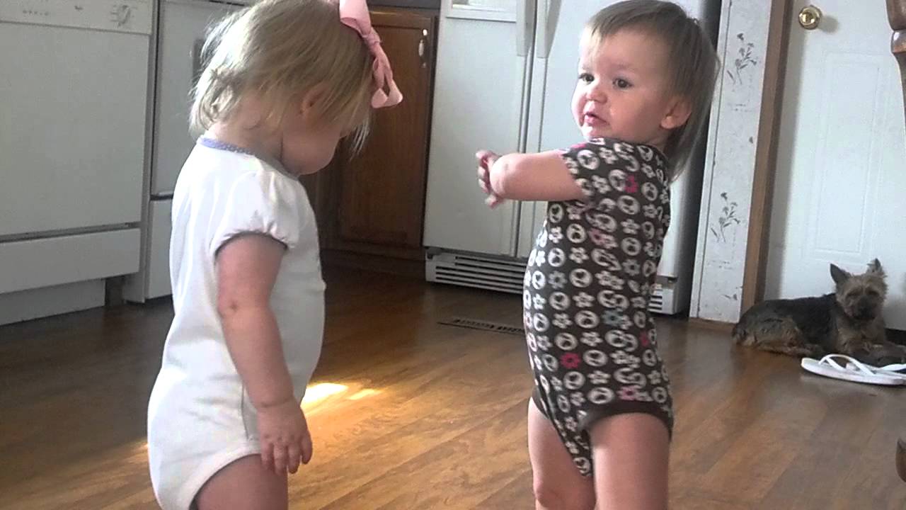 18 month old twins speaking "Twin Language" - YouTube