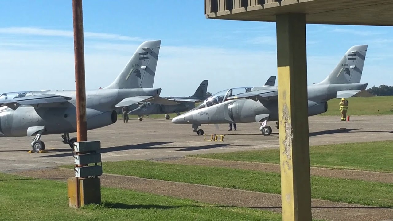 A-4 junto a los IA-63 Pampa 2 y Pampa 3 en la 6ta Brigada Aerea de ...