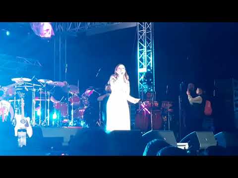 Burcu Güneş - Yakın Mesafe (19 Mayıs Antalya Canlı Performans)